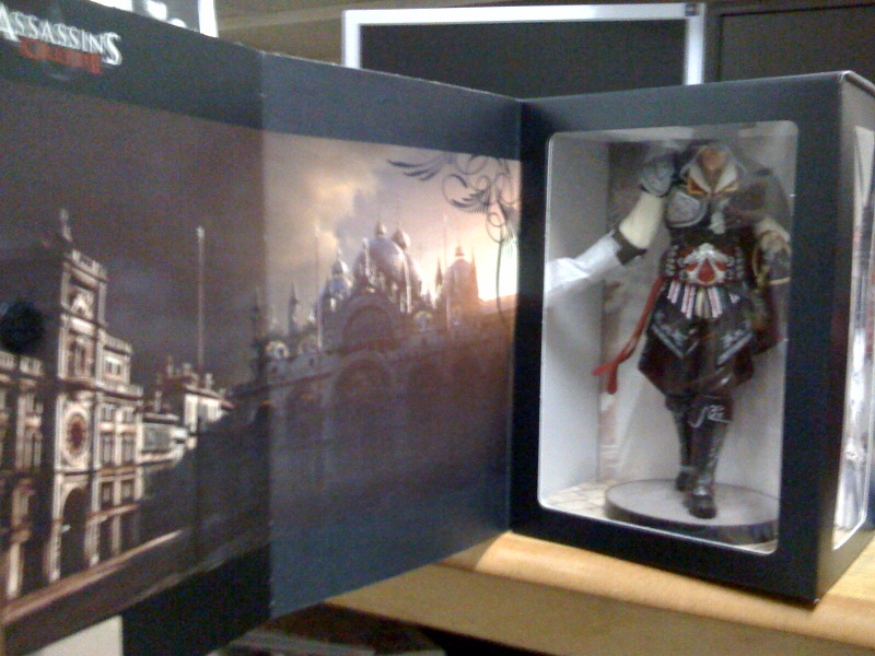 Assassin’s Creed II – White and Black collector’s editions unboxing ...